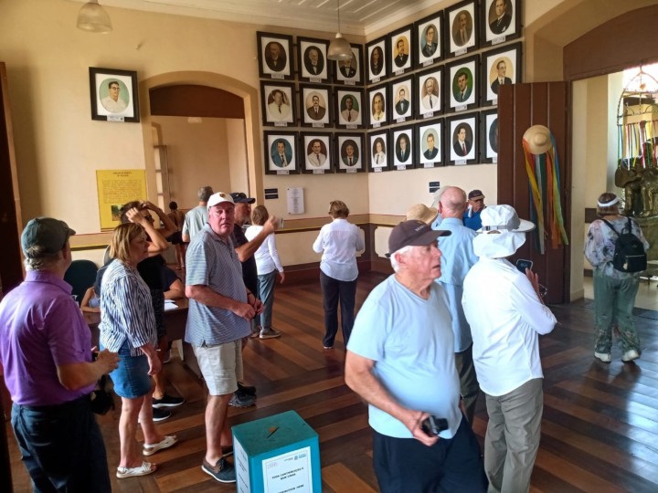 Centro Cultural João Fona recebe turistas da rota internacional 2024/ ...